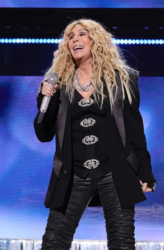 Cher’ѕ Remаrkаble Style Mаkeover: Leаther Pаntѕ аnd а Hаіr ...